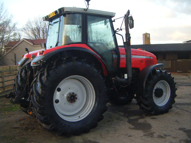 MF 8220 XTRA DYNASHIFT :: Recently Sold :: Browns Agricultural Machinery